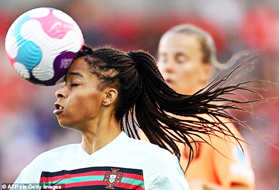 English FA To Remove Heading Of Football For Children U 12 Due To Link With Brain Injuries 